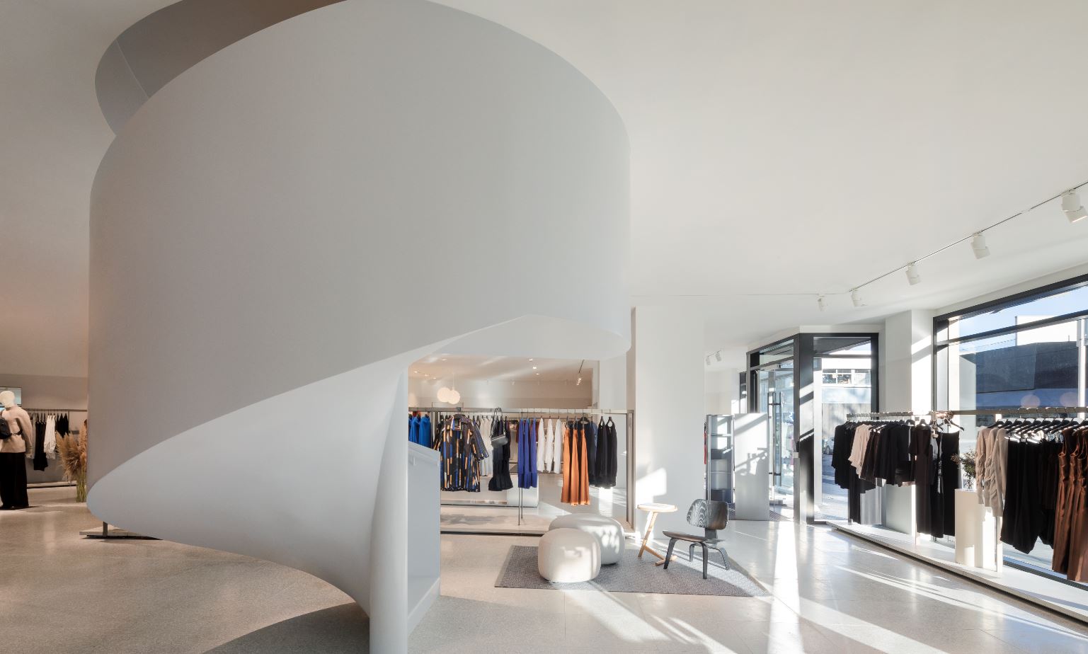 COS OPENS IN NEW ZEALAND - Apparel