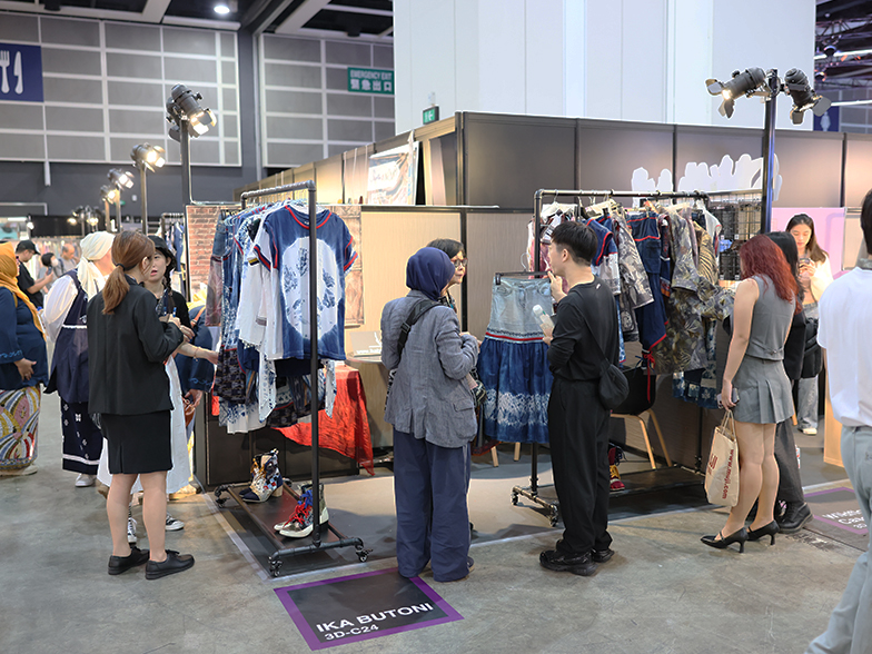 Fusing Fashion And Art AT CENTRESTAGE - Apparel